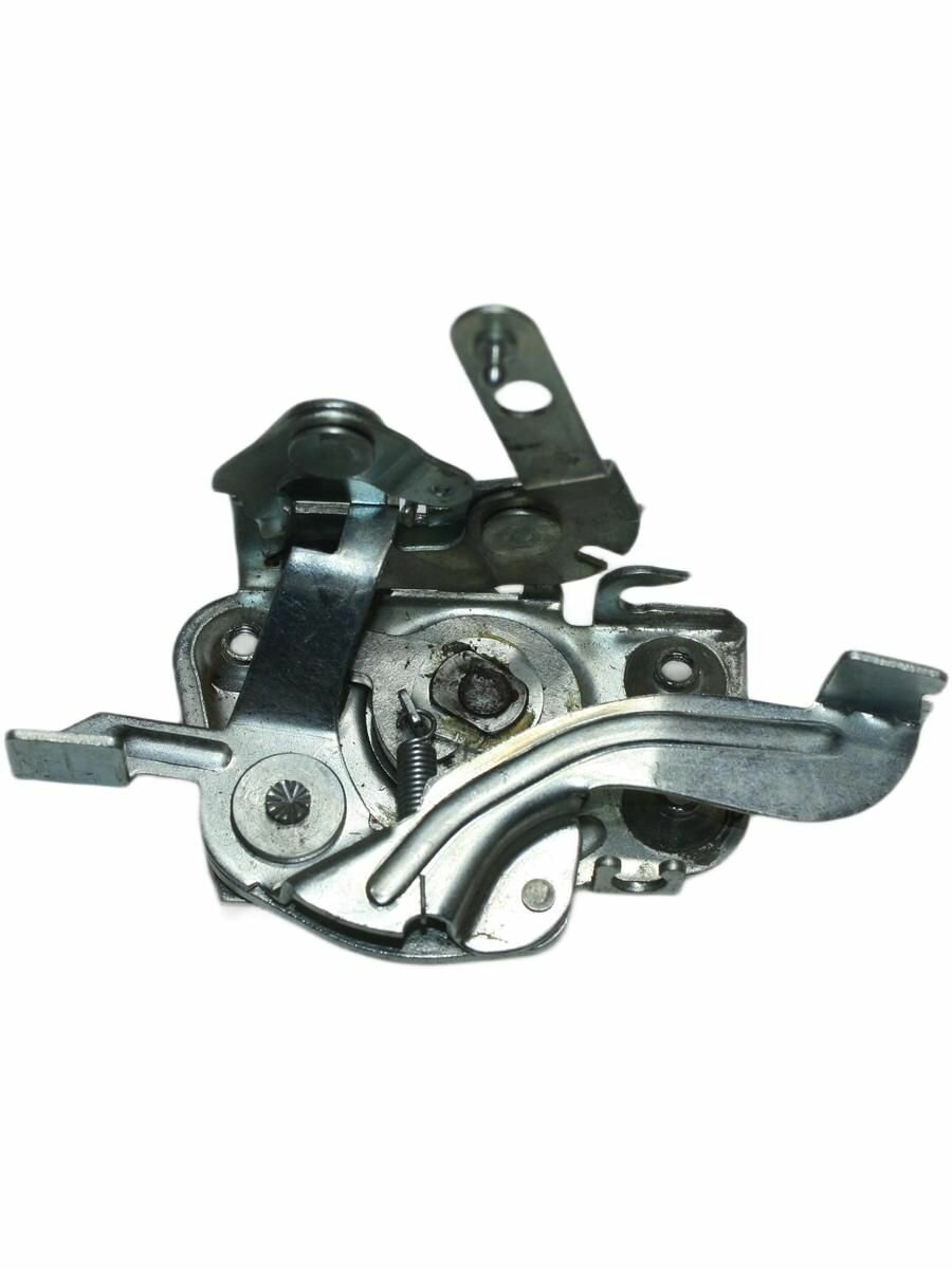 Замок двери правый (с 10.2009 г) на Урал ДААЗ(ДЗС) (4320Х-6105023)