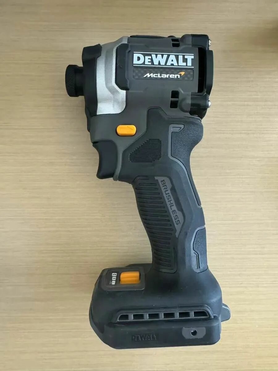 Беспроводной ударный шуруповерт DeWALT McLaren DCF85M с бесщеточным двигателем