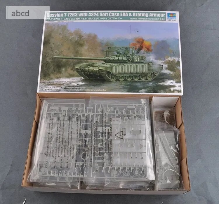 Сборная модель Trumpeter 09610 1/35 Российский танк Т-72Б3 с динамической защитой 4С24 и защитным ограждением — фото 1