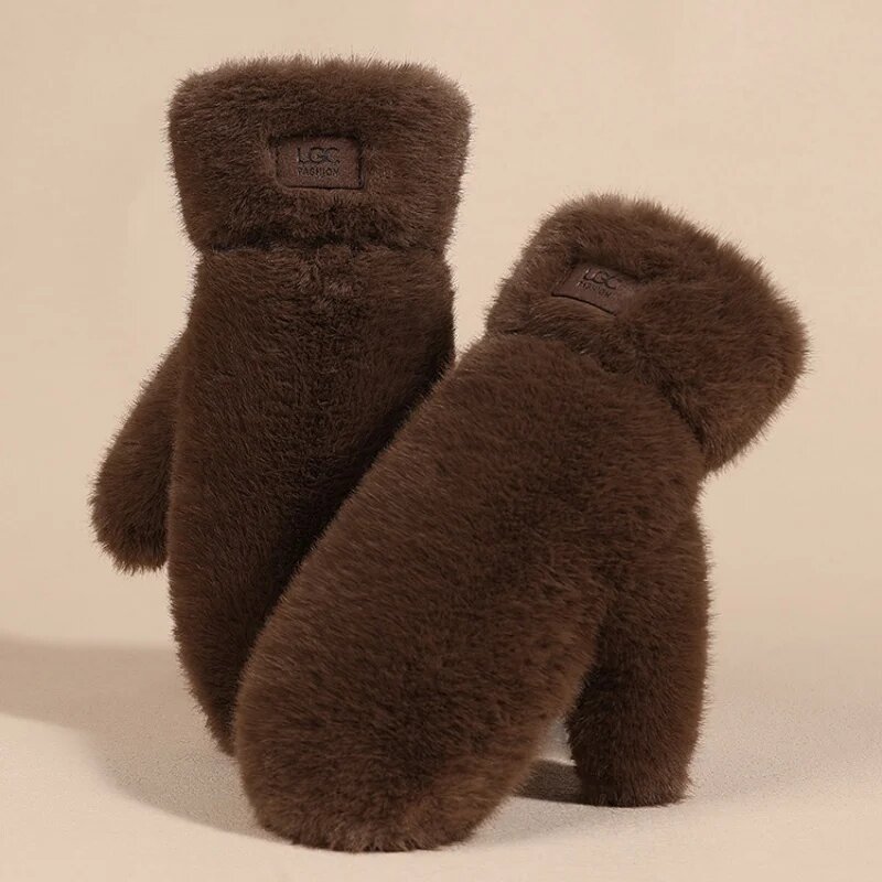 Женские коричневые плюшевые перчатки UGG
