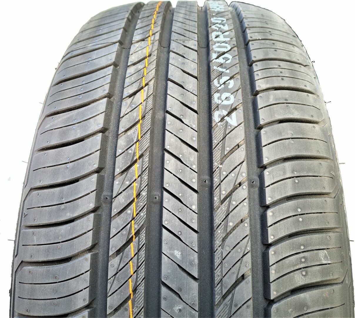 Автомобильные летние шины Kumho Crugen HP 71 235/65 R17 104V