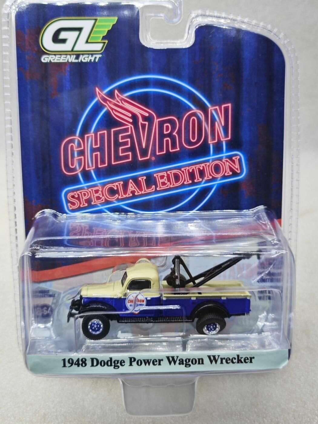 Машинка GreenLight 1/64 Chevron Special Edition Series 1-1948 Dodge Power Wagon Wrecker Die-cast Alloy Car Model Collection Toy Gift
