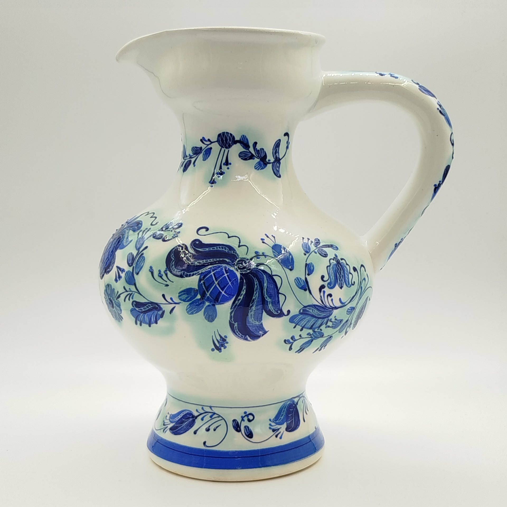 Кувшин с цветочным декором, фаянс, роспись, СССР, 1970-1990 гг.