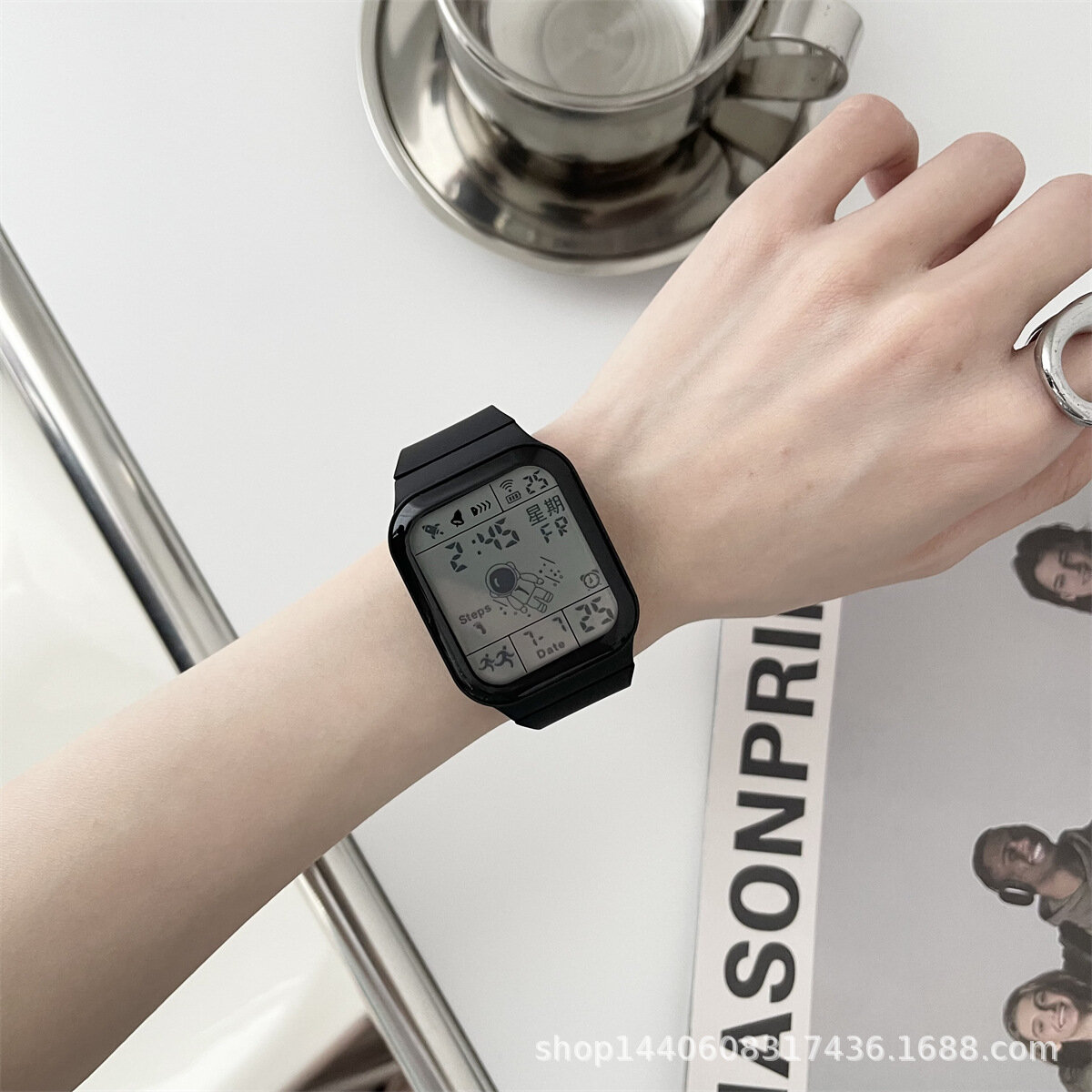 Модные квадратные часы в стиле космонавта для мальчиков и девочек, специально разработанные для учеников средних и старших классов, оснащенные передовыми технологиями, детские спортивные электронные часы.