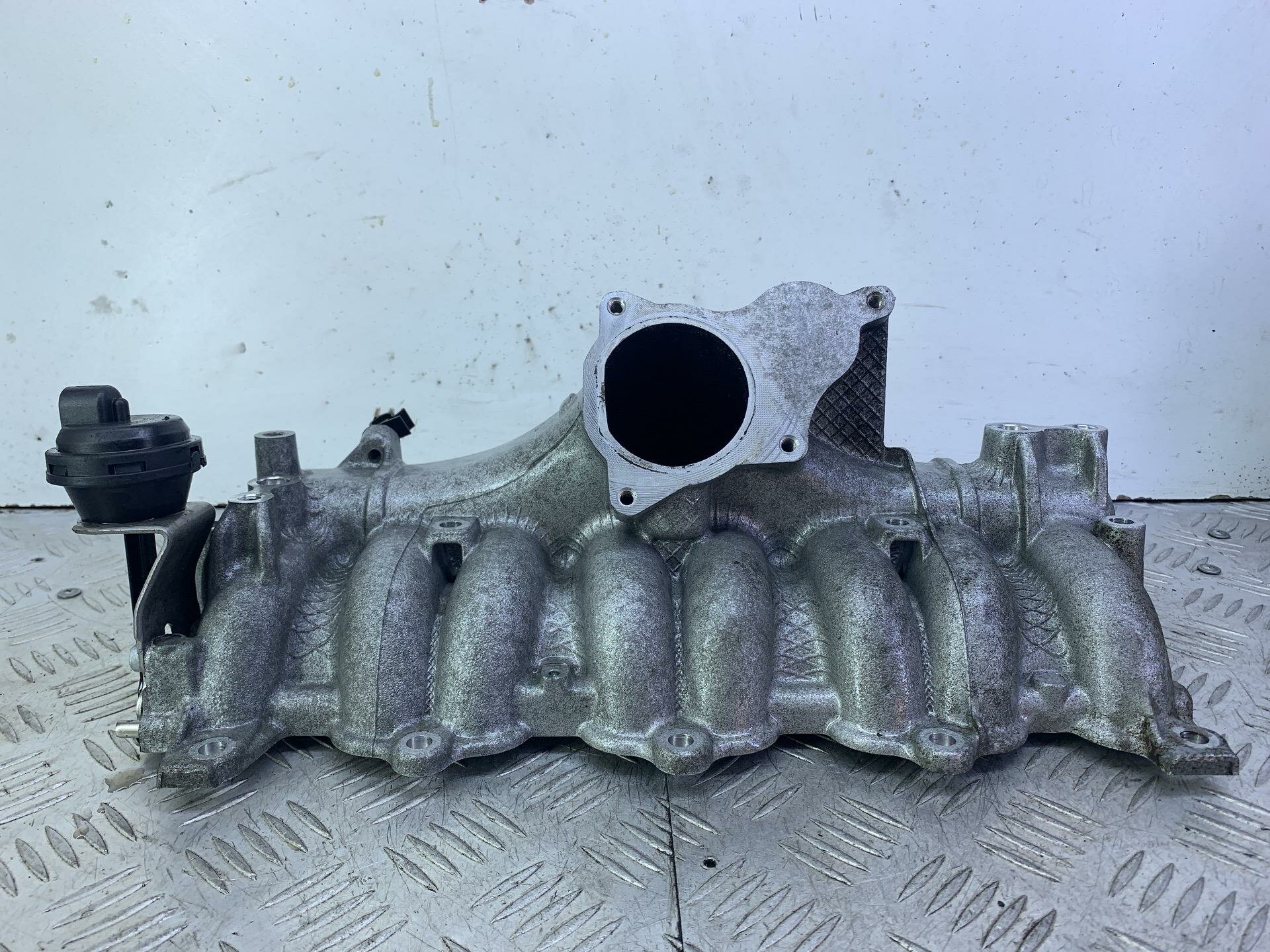 Впускной коллектор Volkswagen Passat B6 2006 03G129713H
