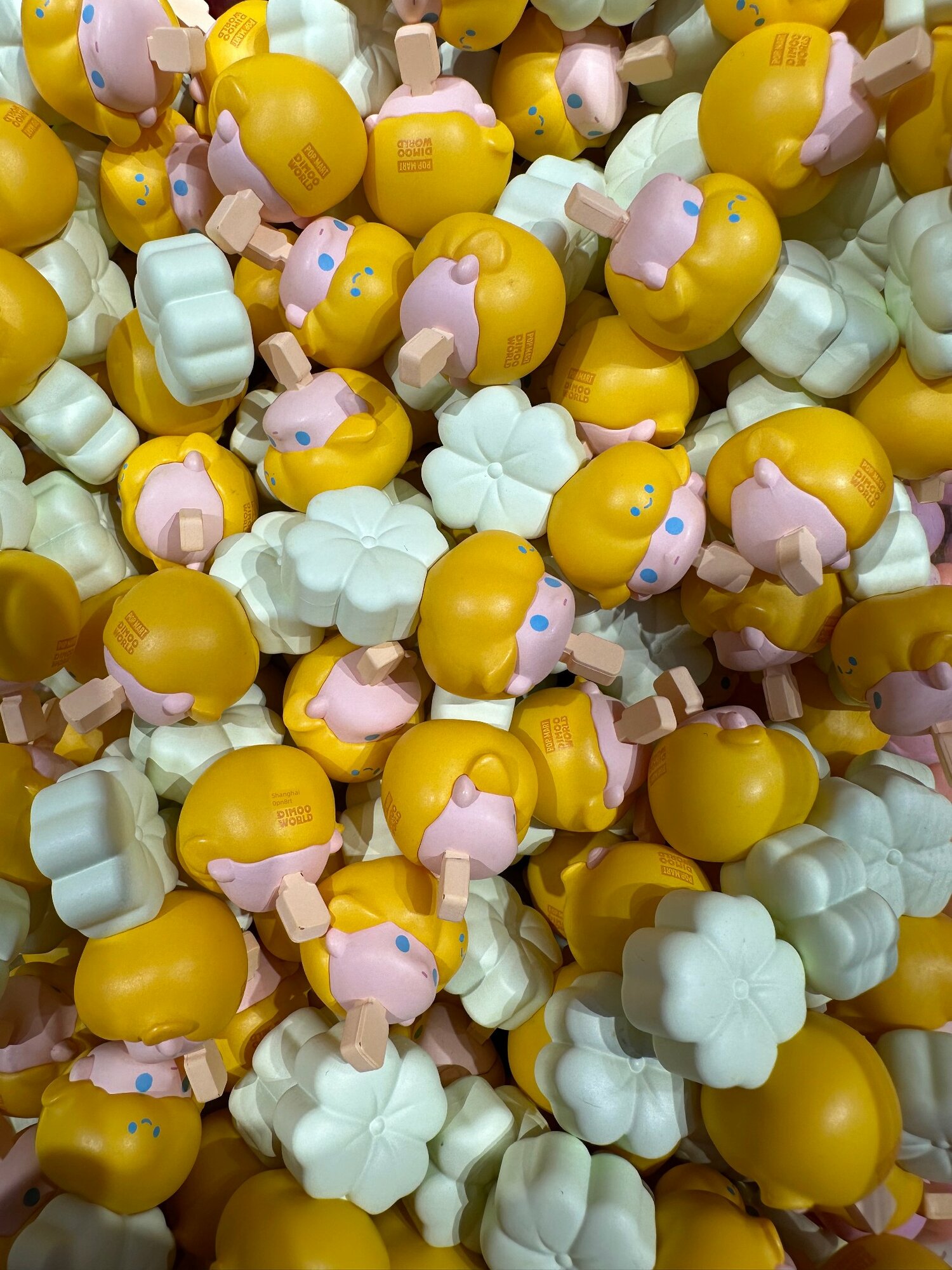 Бесплатный клей-гель при покупке от 30 единиц. Серия милых фигурок Bubble Mart Cute Little Sakura Sweetheart.