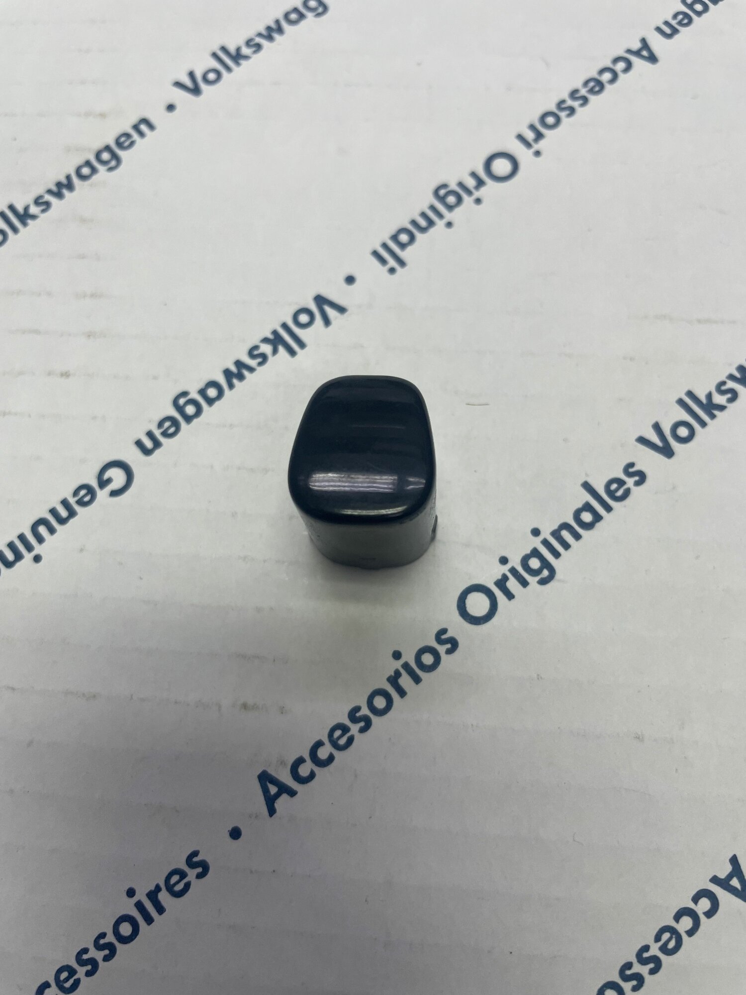 6R0711333B041 VAG Кнопка фиксатора стояночного тормоза для VW Polo (Sed RUS) 2011>