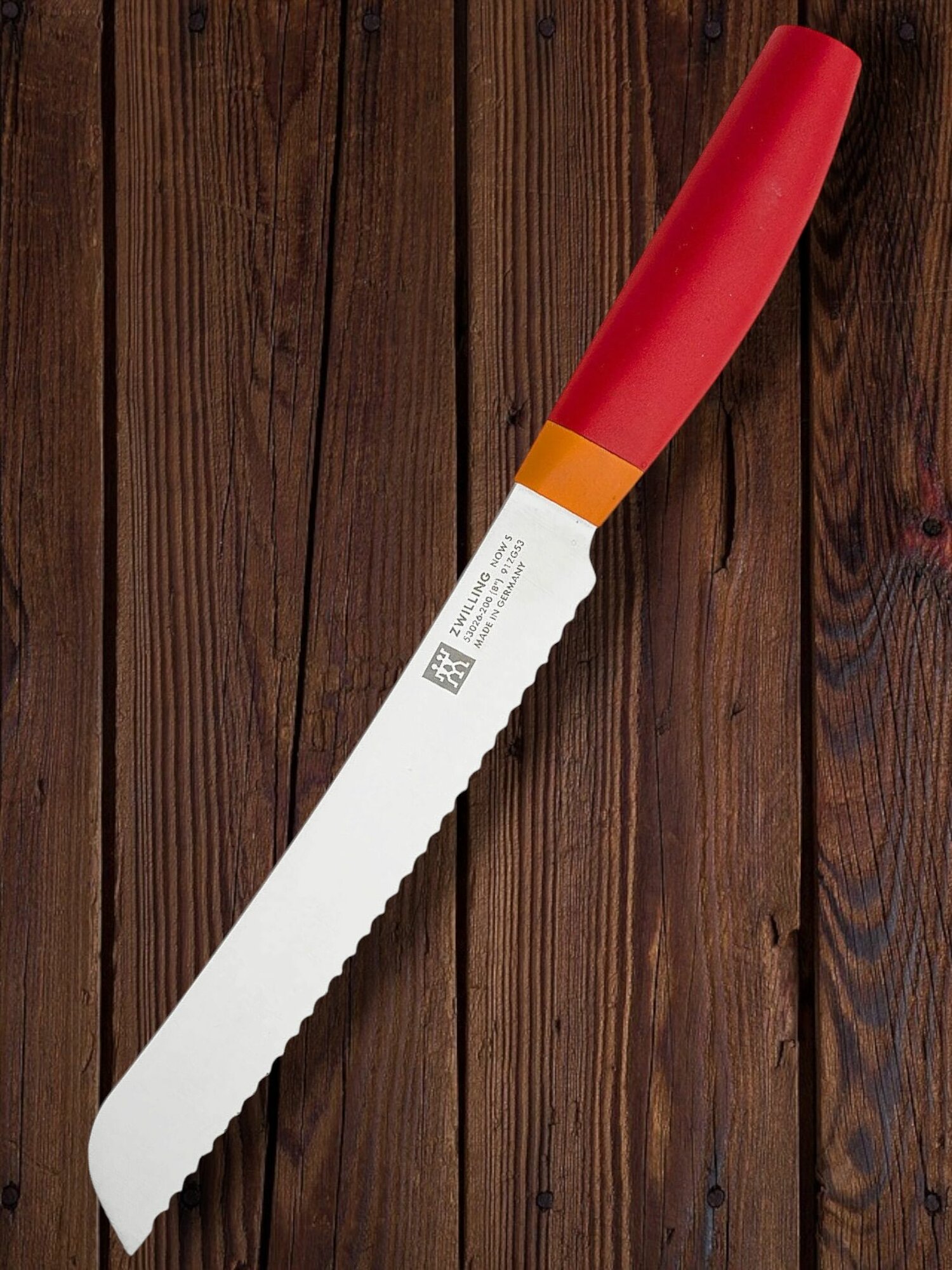 Кухонный нож Zwilling J.A. Henckels 8 in Bread Knife, Red, 53026-200
