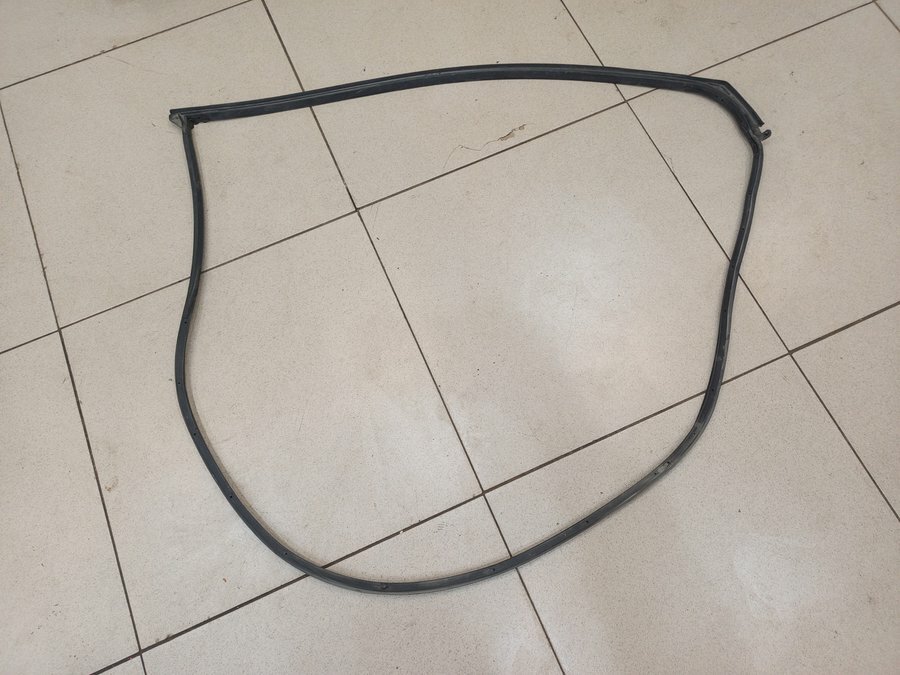 Уплотнитель двери передней правой от Toyota Corolla E150 2006-2013
