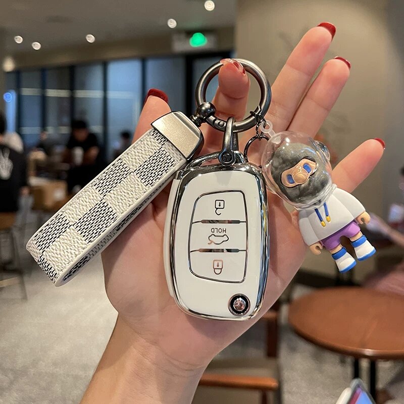 Чехол для ключей Hyundai Style E в бежевом цвете с белой клетчатой лентой и бегуном
