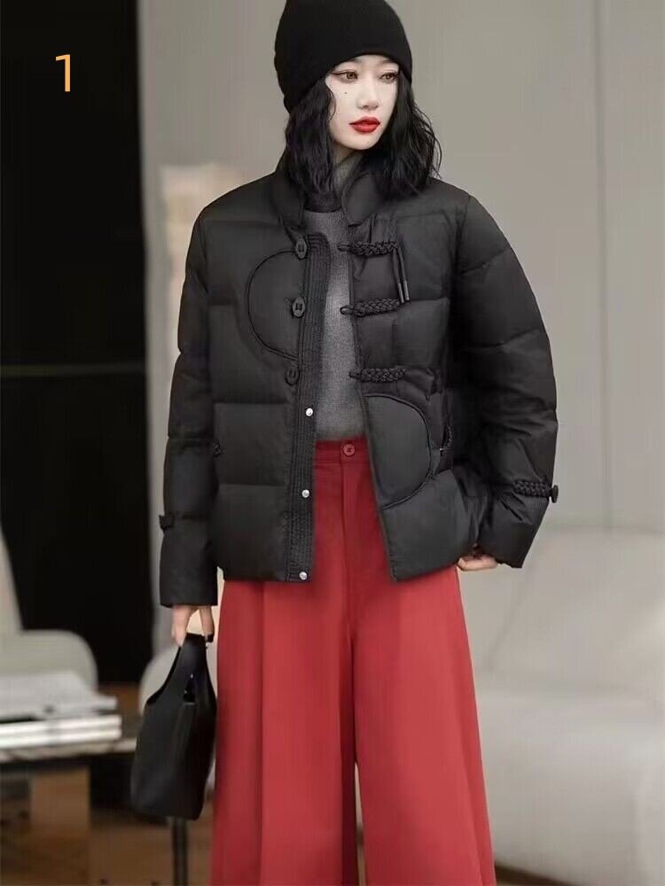 Женская короткая пуховик в китайском стиле с воротником-стойкой наполнитель из белого утиного пуха.