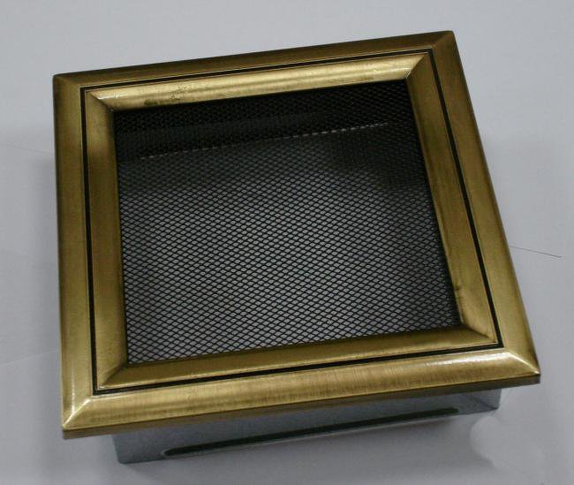 Вентиляционная решетка для камина Kratki (Польша) Оскар золото 17х17 см