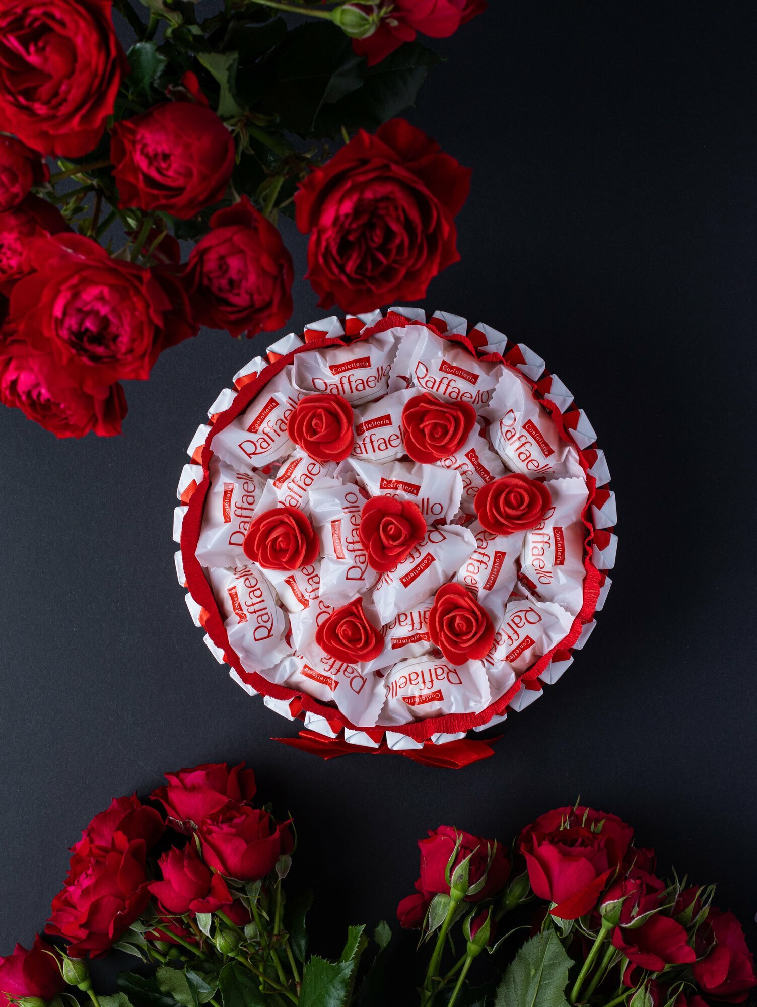 Подарочный набор Olavi "Торт Raffaello", кокос, без ГМО, молочный шоколад, 10 шт
