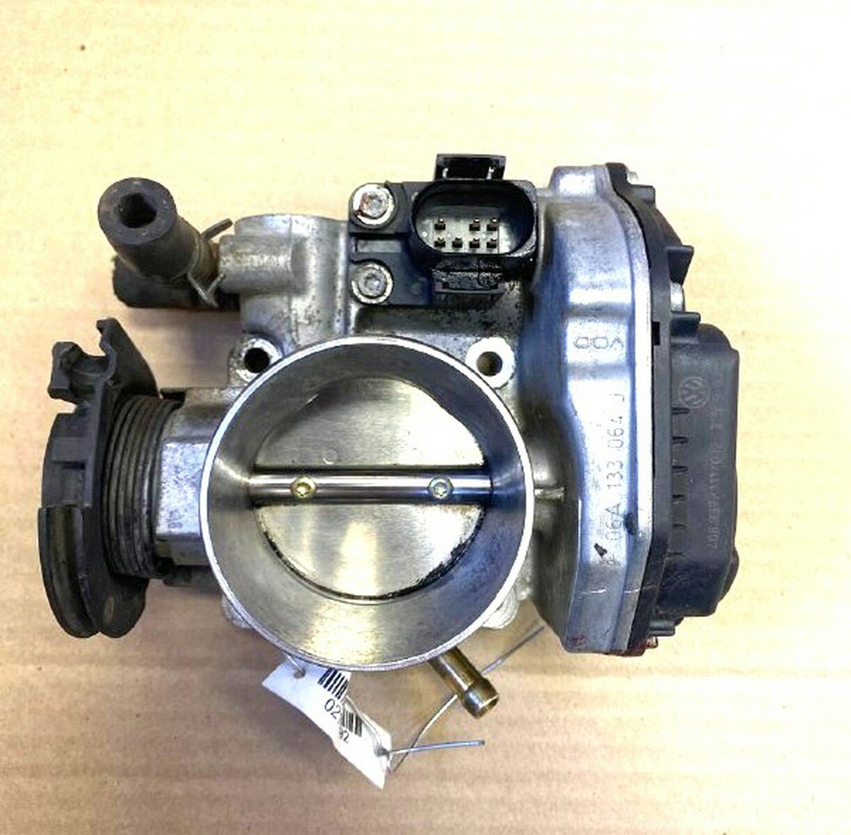 Заслонка дроссельная VW Golf 4 1.6 AKL