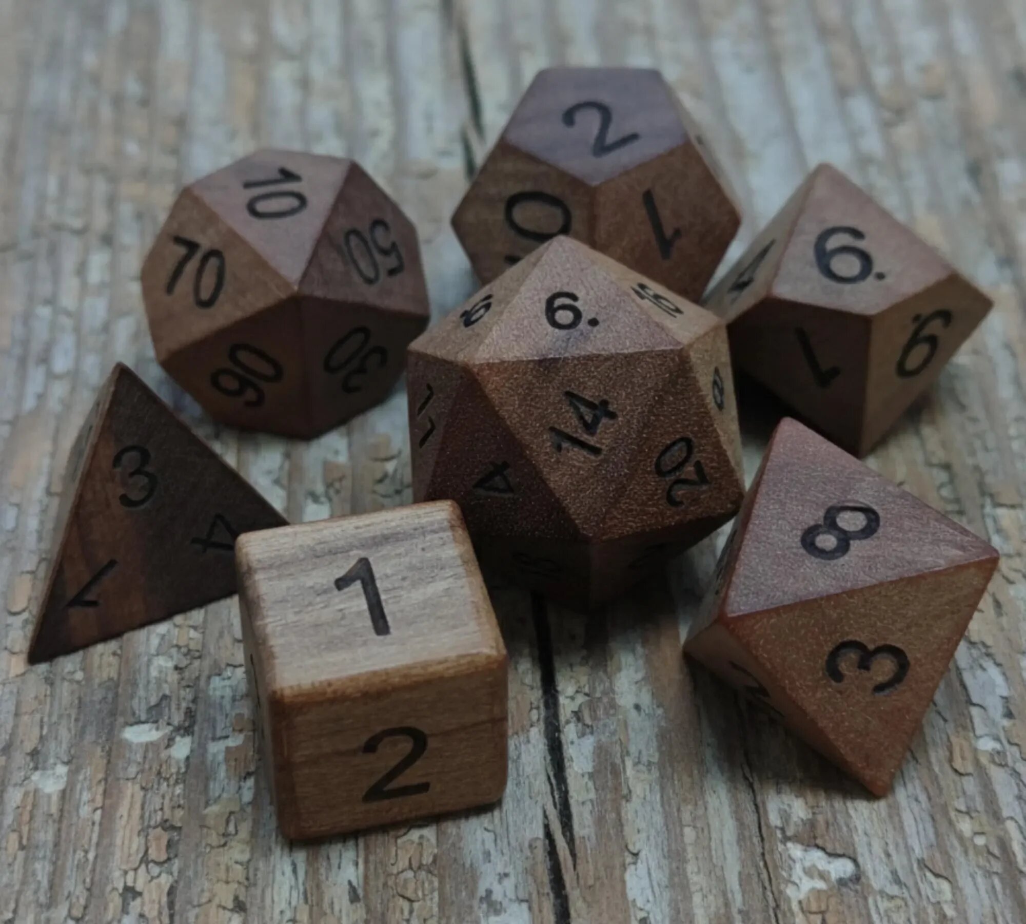 Деревянный набор кубиков DND Rosewood 2 (D6, D20, D4, D8, D10, D12, D70)