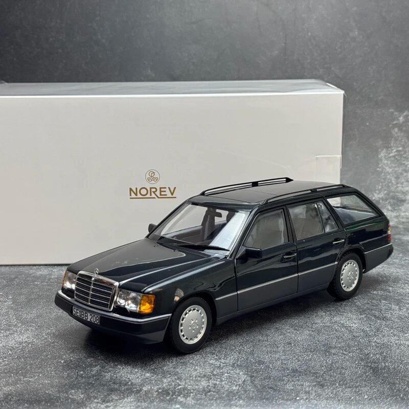 Коллекционная модель автомобиля Norev Bz 300D T-Modell 1990 1:18