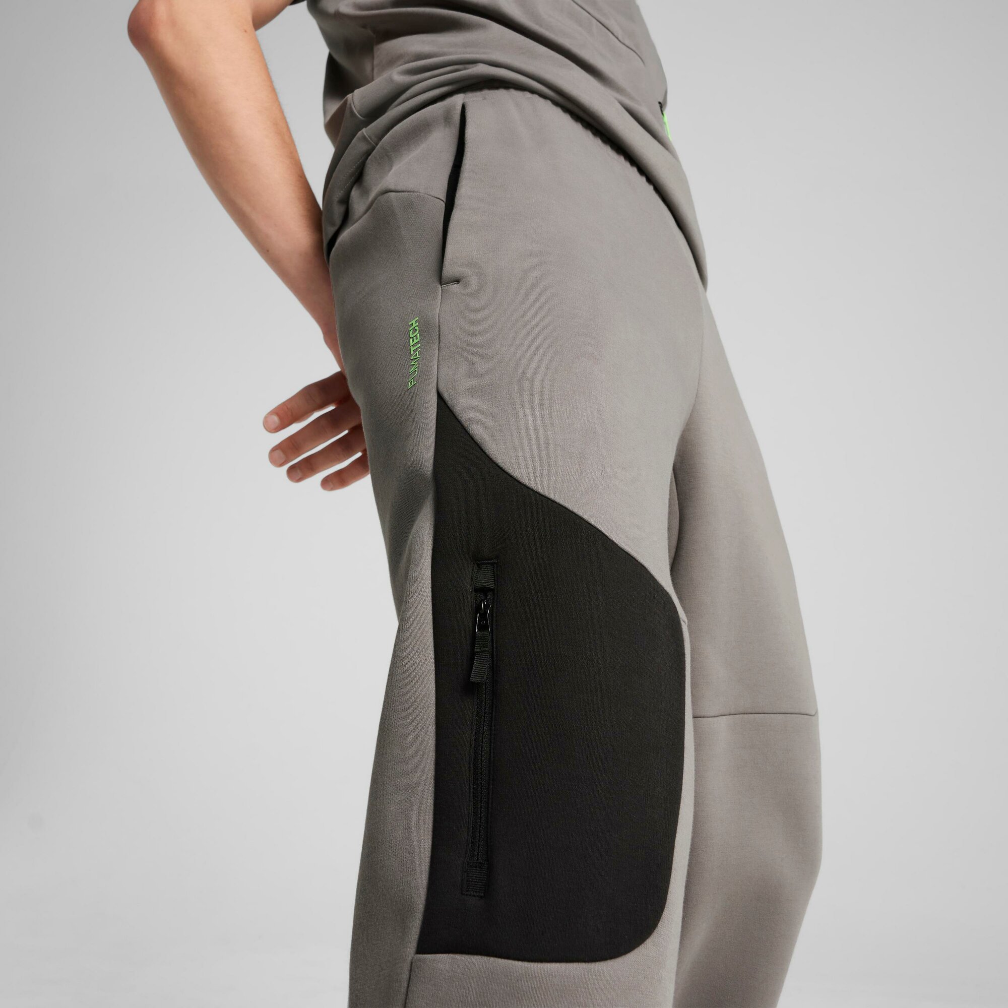Брюки PUMA PUMATECH Track Pants, размер M, светло-серый — фото 1