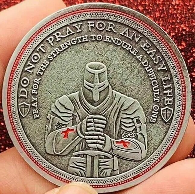 Рельефная монета Рыцаря-воина в доспехах