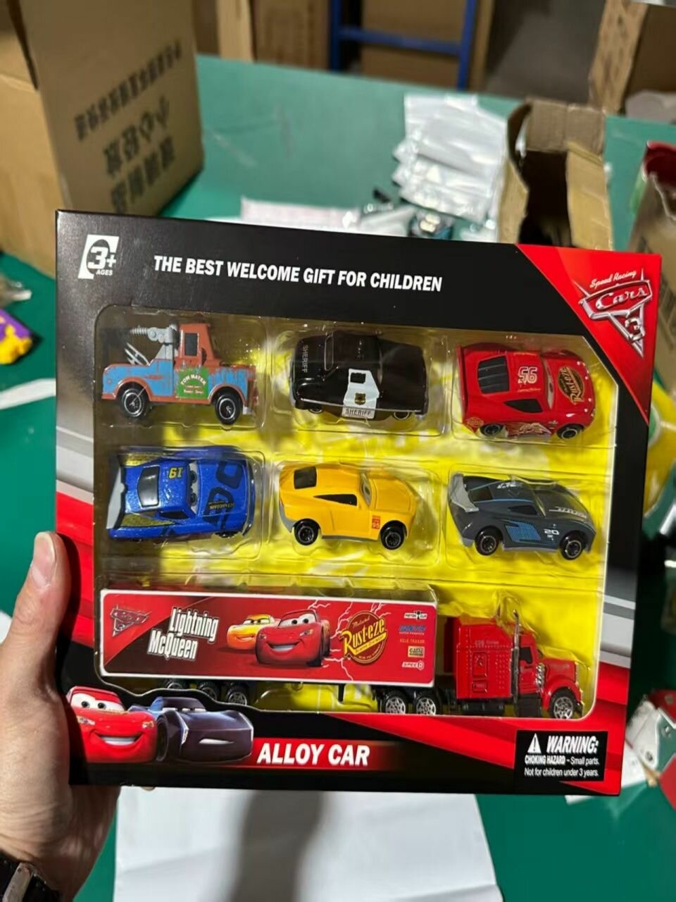 Автомобильная история, инерционный игрушечный автомобиль из сплава, большой грузовик +6 тележек, подарочная коробка