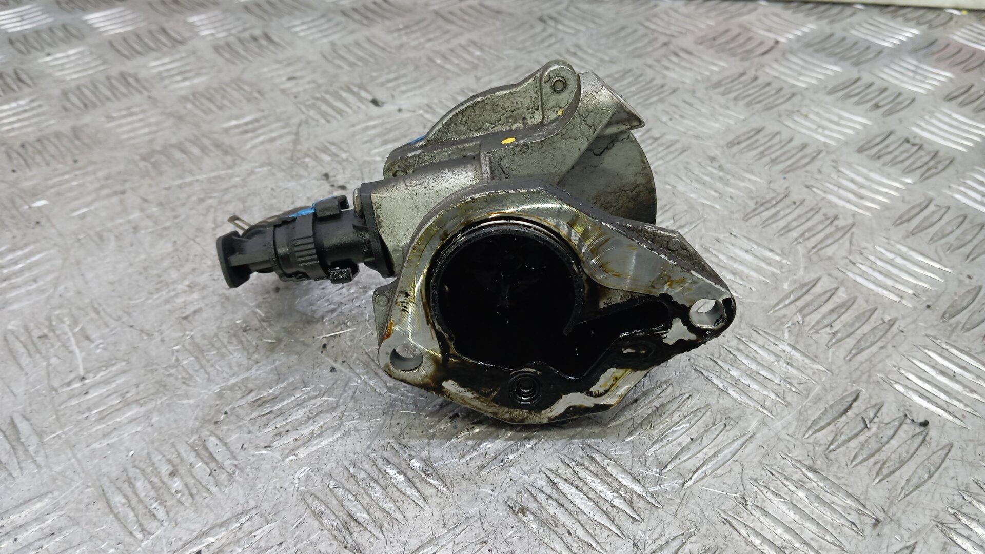 Насос вакуумный NISSAN QASHQAI J10, Номер 8201005306B