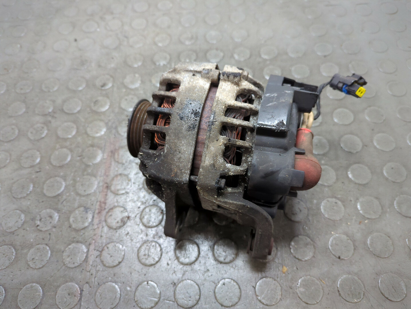 Генератор Nissan Note E11 Б/У