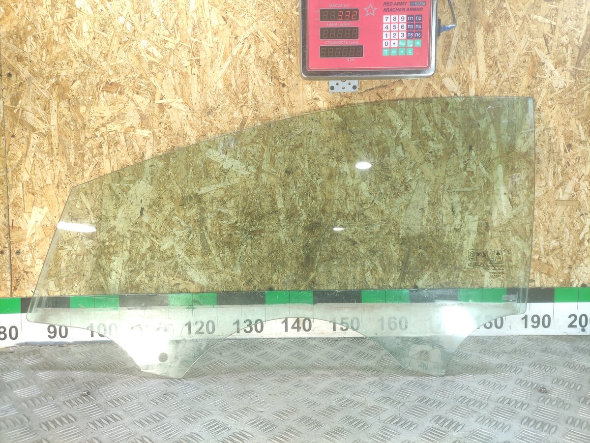 Стекло двери передней левой FORD Focus 2011-2019 1742302