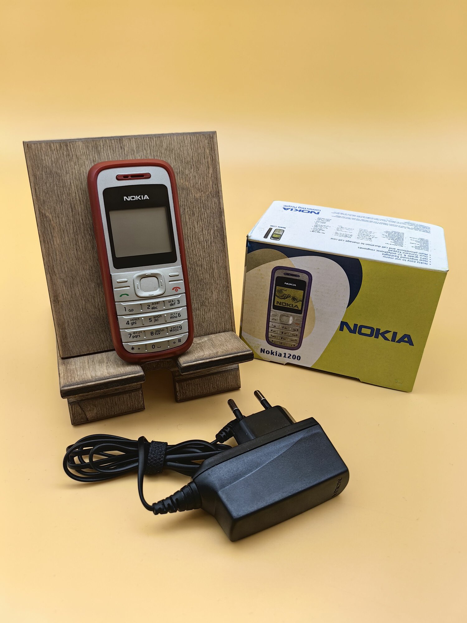 Мобильный кнопочный телефон Nokia 1200, Красный