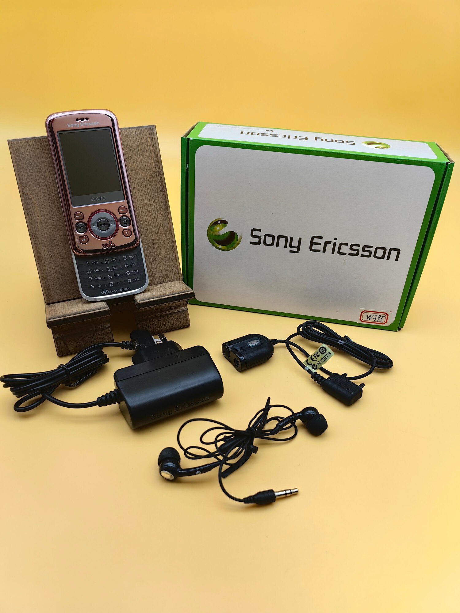 Мобильный кнопочный телефон слайдер Sony Ericsson W395, Розовый