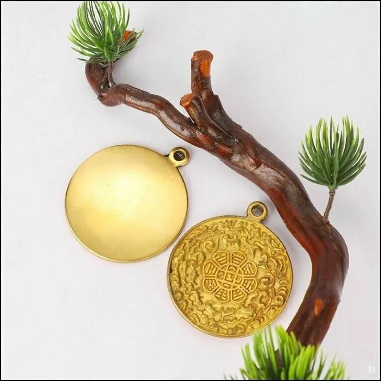 Шаманское зеркало толи изогнутой формы, оберег, Подвеска на шею, защита от негатива , Диаметр 4,3 см