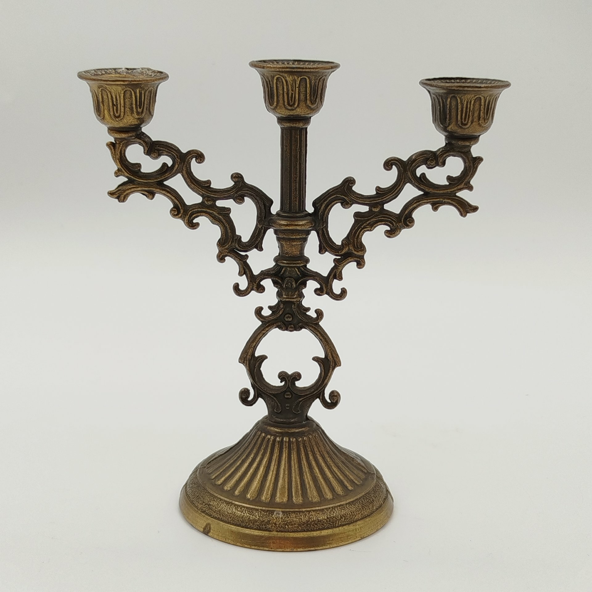 Канделябр миниатюрный на три свечи, металл, формовка, Азия, 1970-1990 гг.