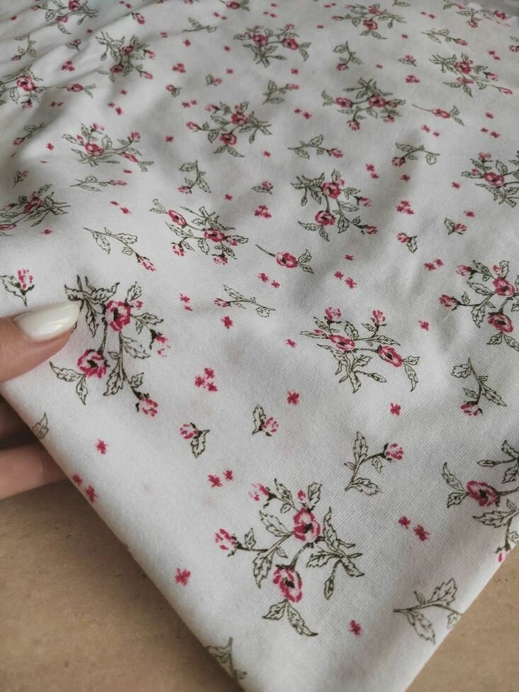 1м. Кулирка ткань для шитья. 100% хлопок. Детская. Белый с цветами. Рукав шириной 200 см. плотность 140