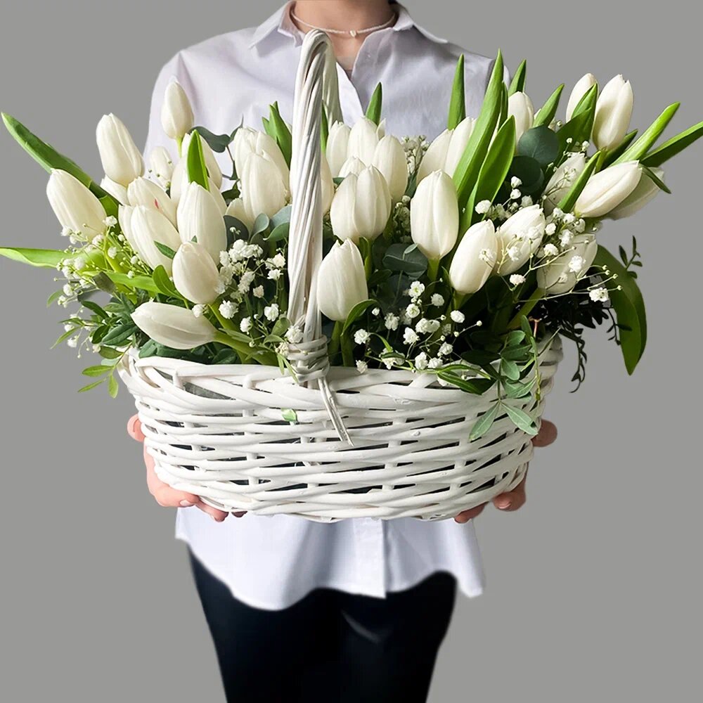 Корзина с тюльпанами "Белая мечта"