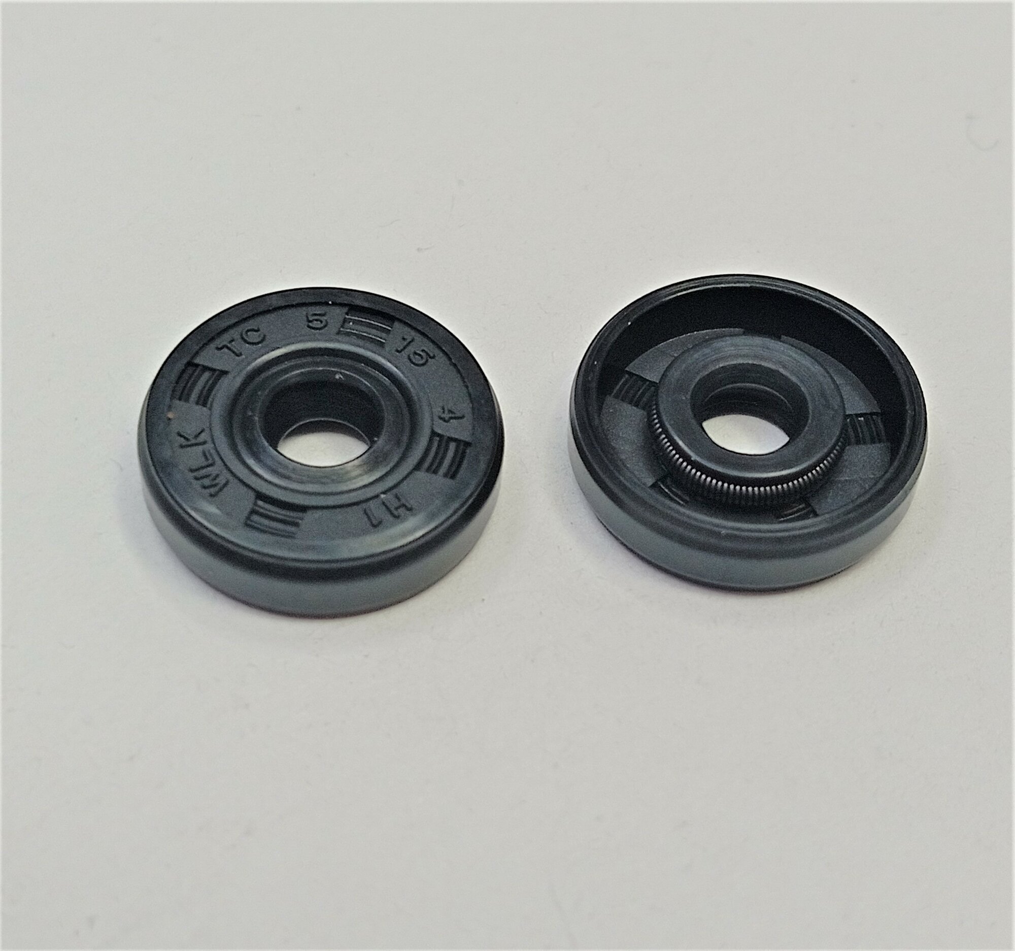 Сальник 5x15x4 TC NBR-70-K/C/C WLK маслобензостойкий с пыльником (манжета армированная)