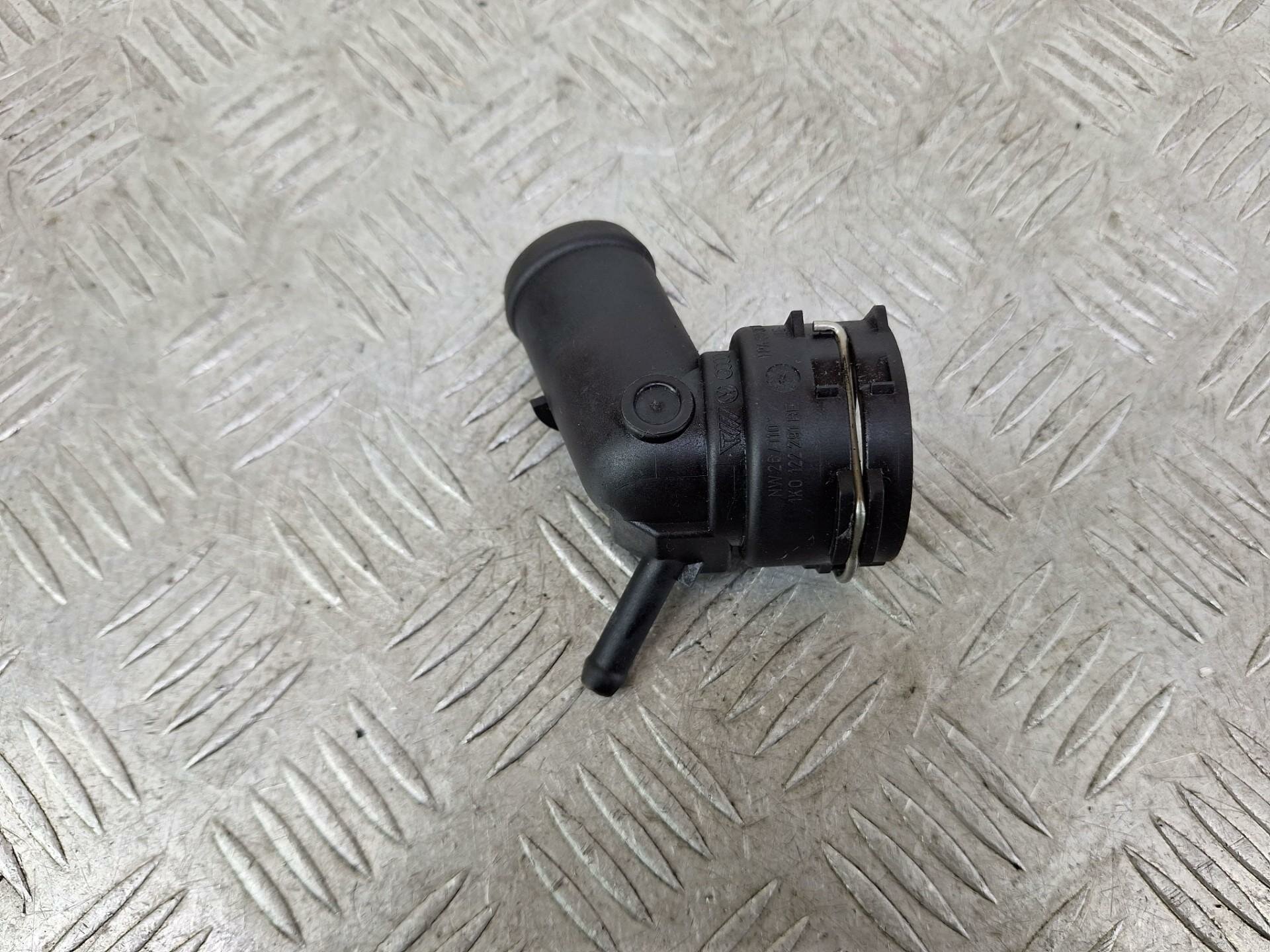 Фланец (тройник) системы охлаждения Volkswagen Passat B6 2009 1K0122291BE