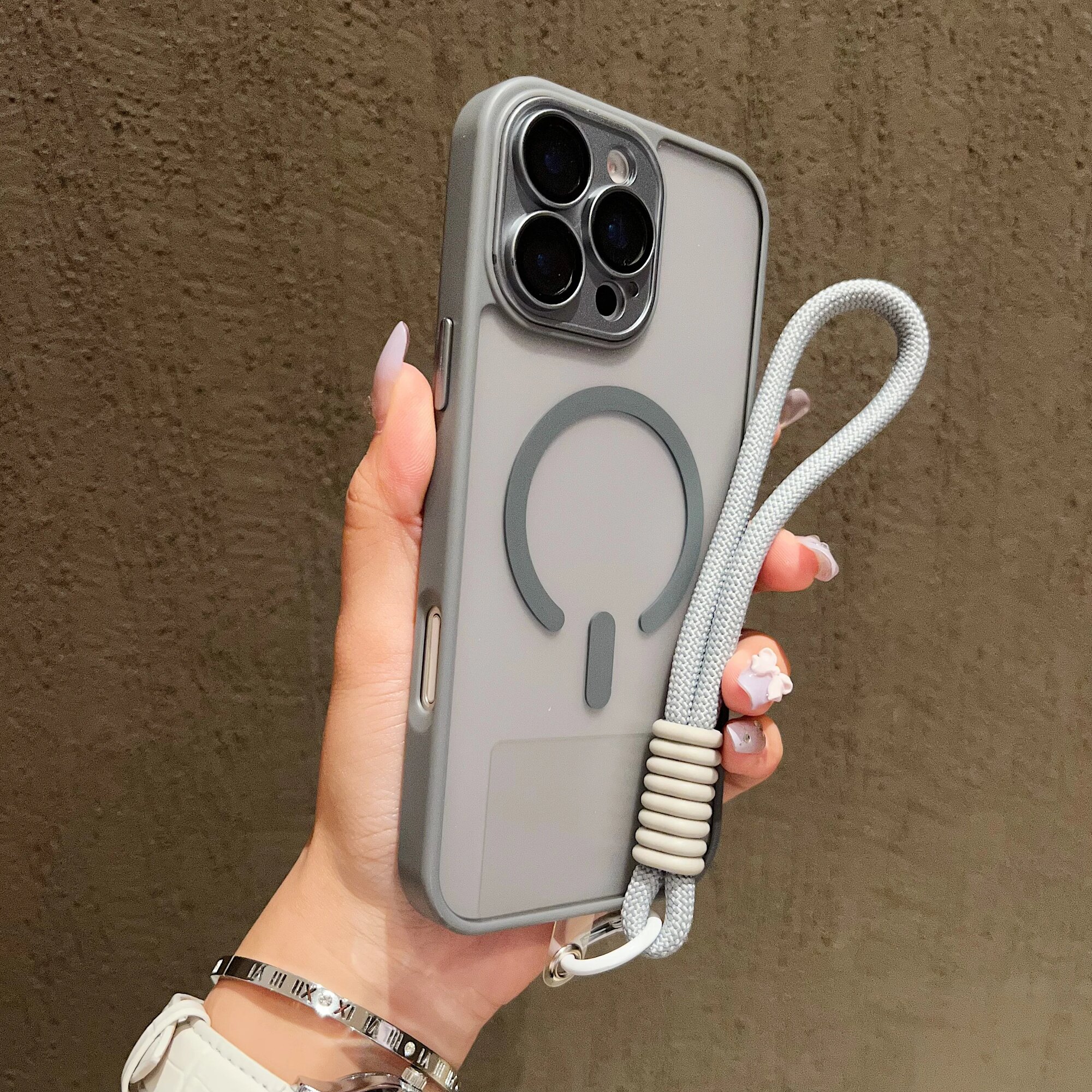 Полупрозрачный матовый чехол с ремешком на запястье для Magsafe для iPhone Айфон 15 Про, Серый, Gray