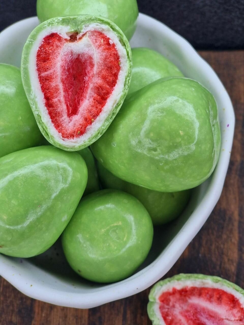 ЛаймBerry клубника Natural драже клубника в белой шоколадной глазури 100 Гр.