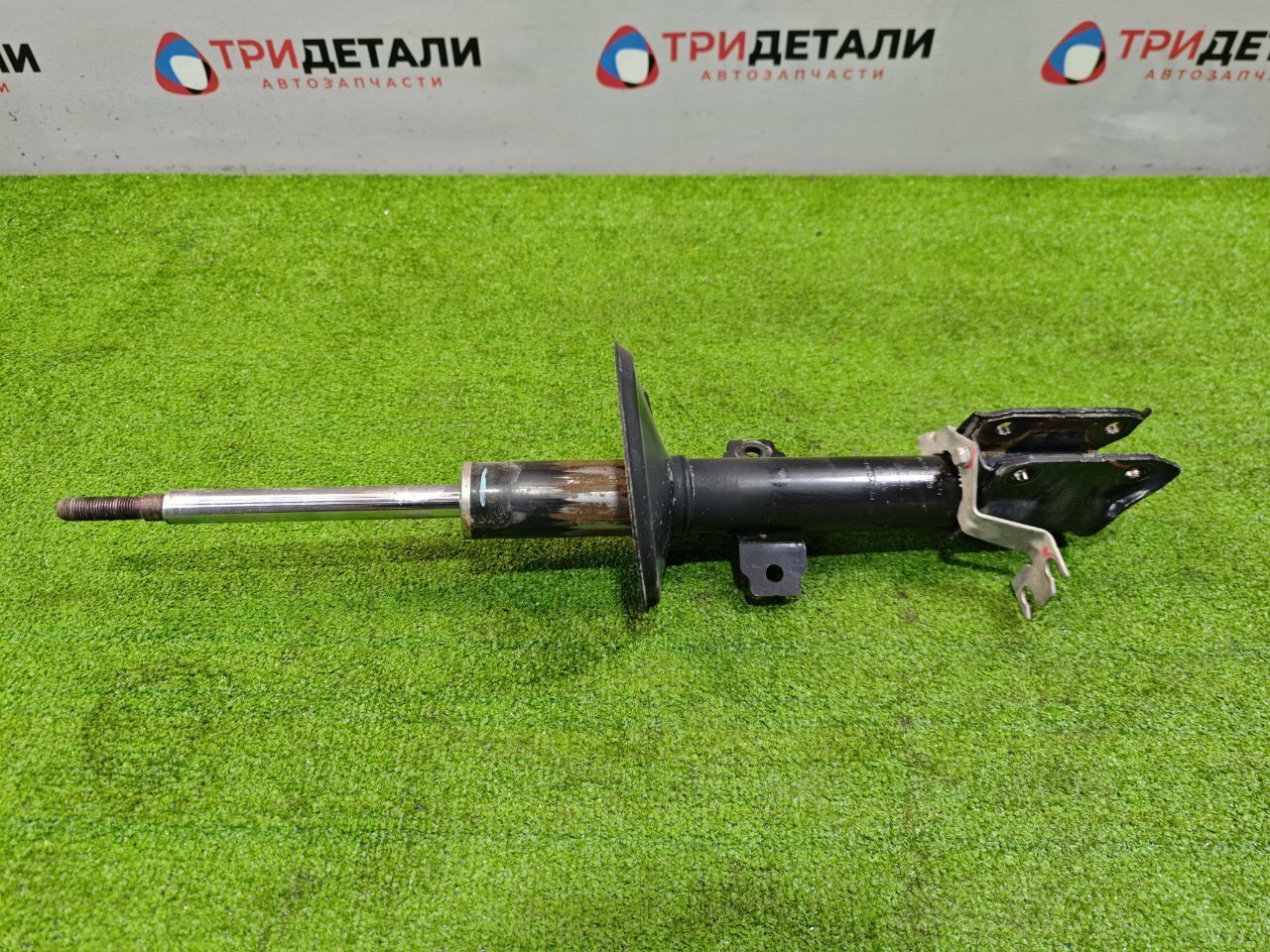 Амортизатор подвески Renault Duster 1.6 H4MD430 2017 перед. (б/у)