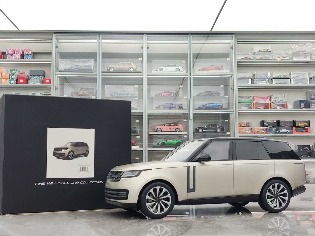Коллекционная модель Land Rover Range Rover P530 Autobiography Gold 2024 1:12 от GT Spirit, литая модель внедорожника в золотом цвете