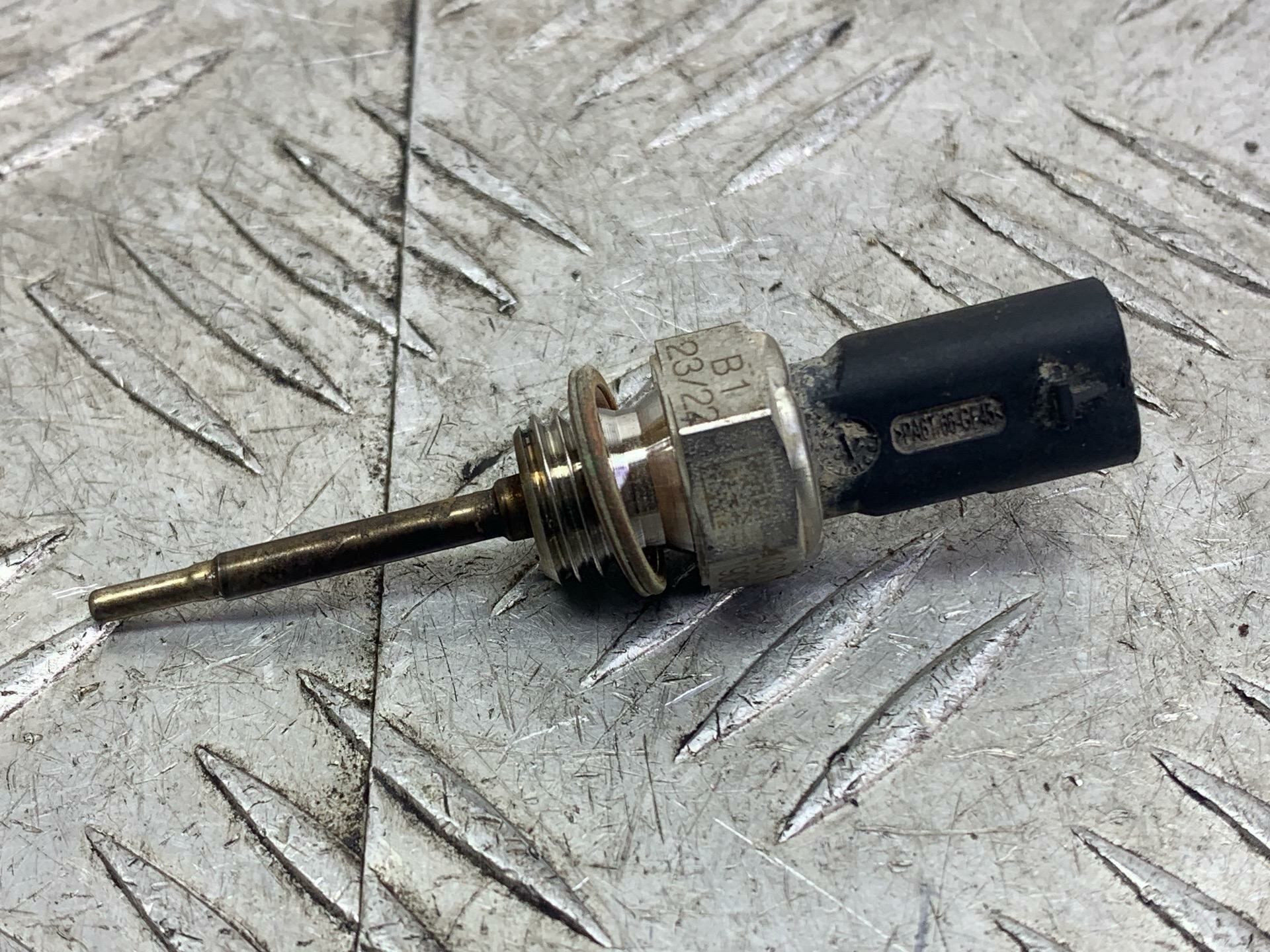 Датчик температуры в выпускном коллекторе Volkswagen Caddy 5 2022 03N906081D