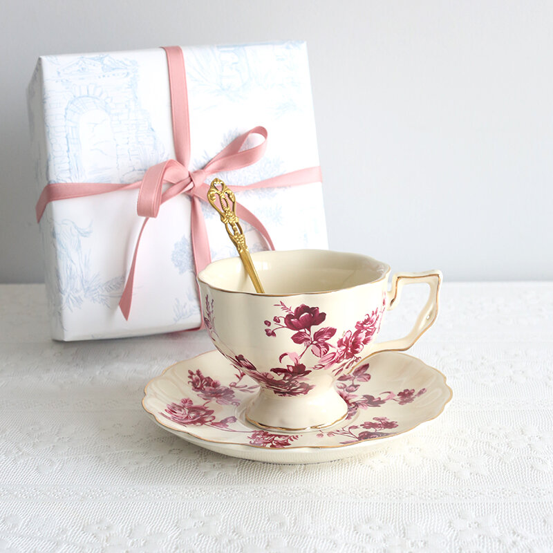 Французская винтажная керамическая чашка с блюдцем в европейском дворцовом стиле, расписанная золотом, для кофе и английского послеобеденного чая.
