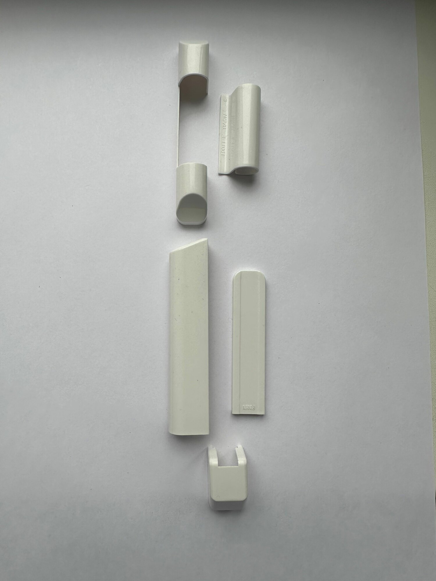 Накладки декоративные на петли для пластиковых окон с фурнитурой UPT (белые)