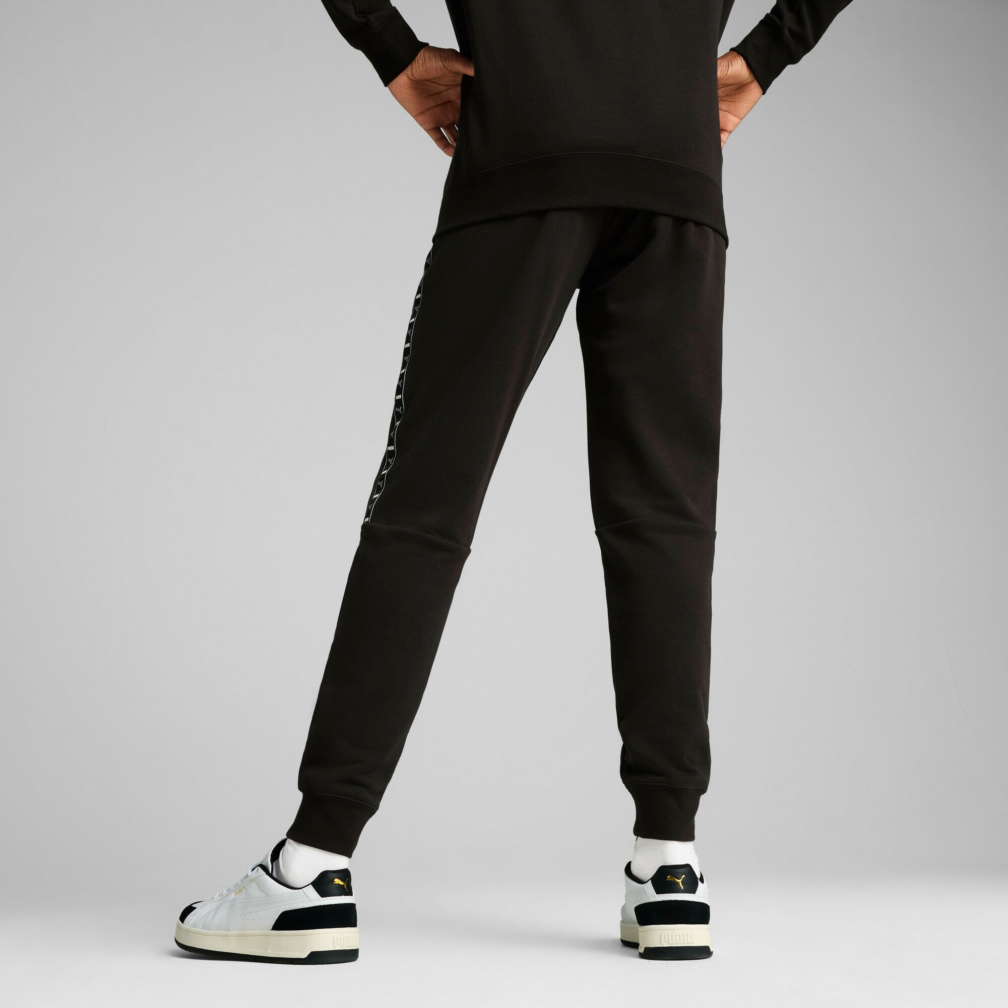 Брюки PUMA ESS TAPE Sweatpants, размер S, черный — фото 1