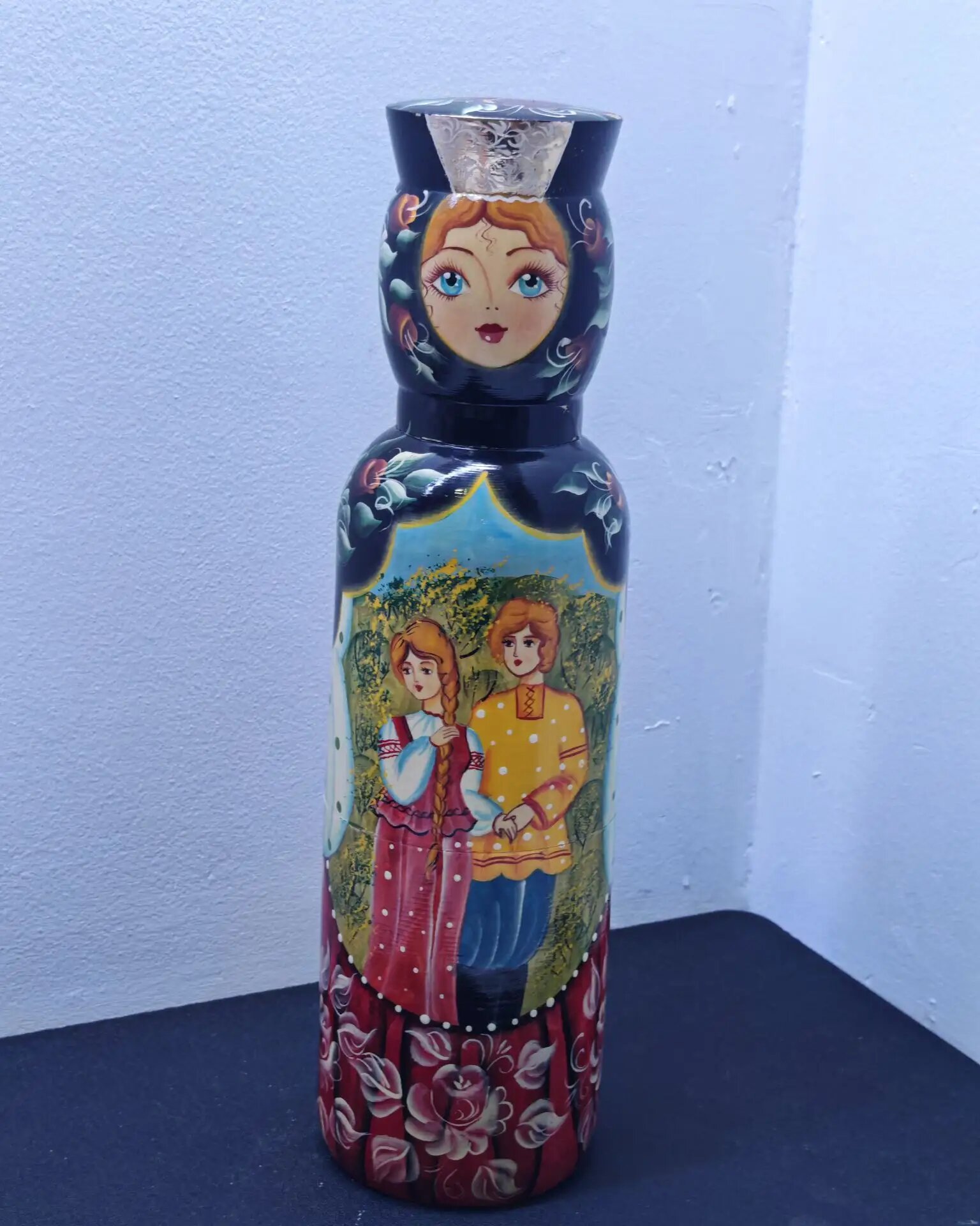 Футляр под бутылку "Молодожены" матрешка 0,75л, художник Козлова, (Дефект на крышке)