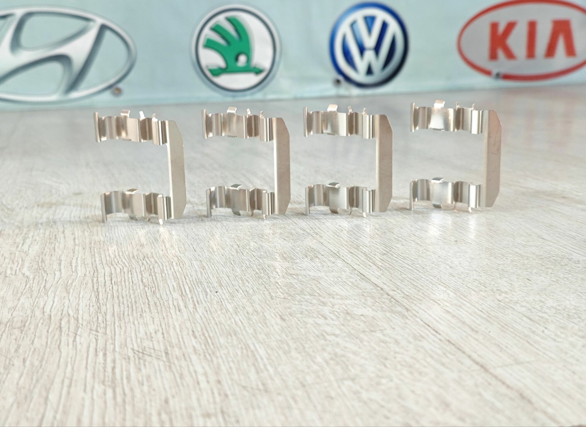 Пластина скоба колодок тормозных передних (комплект) Хендай Киа Hyundai Kia Sportage Soul Cerato i40 Tucson