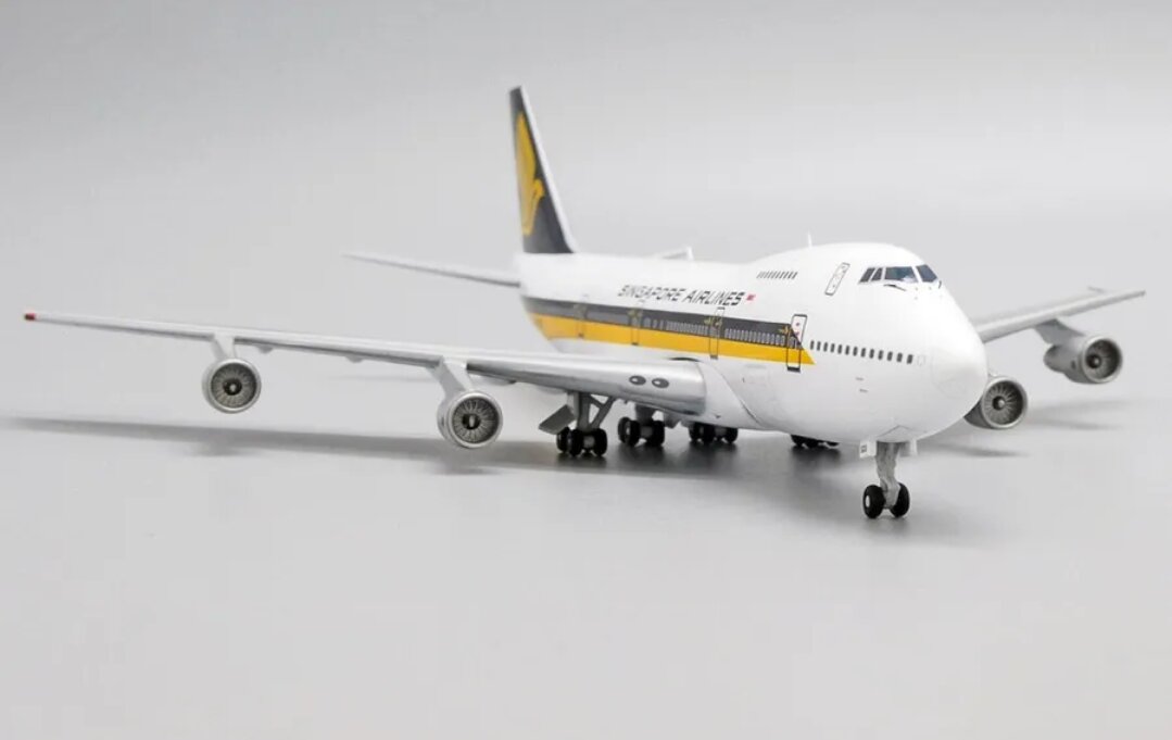 Модель самолета Boeing 747-200 Singapore Airlines , масштаб 1:400