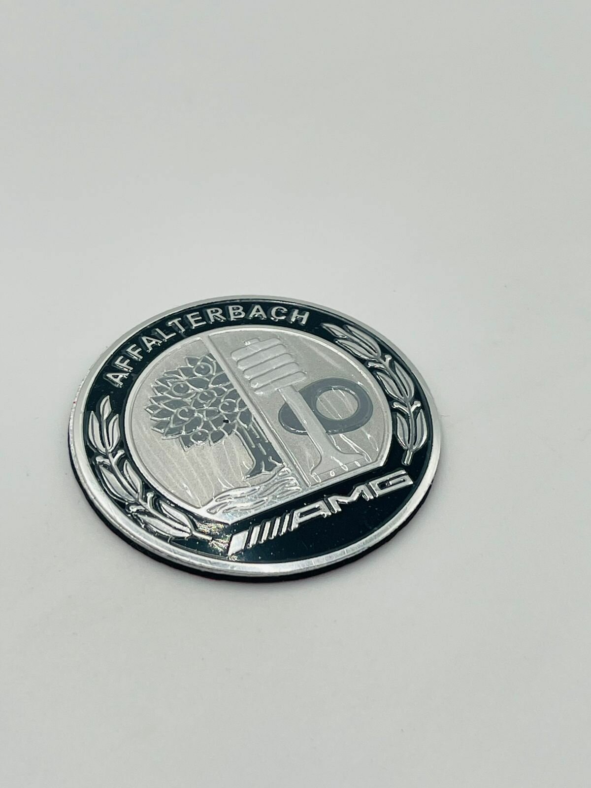 Эмблема знак на капот Mercedes AMG Дерево 57мм на скотче