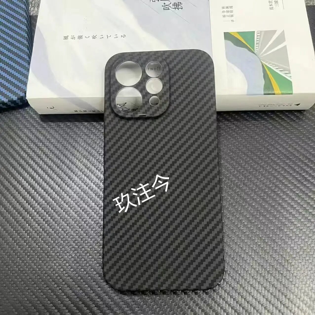 Чехол карбоновый для VIVO V70 Black