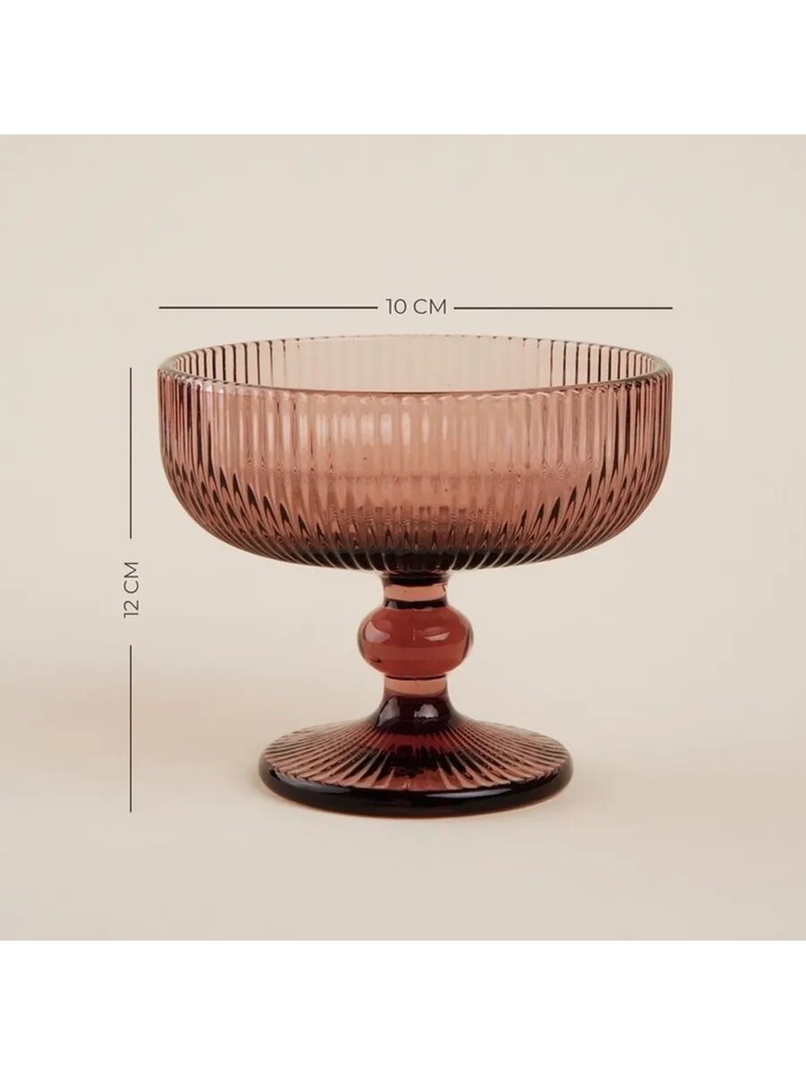 Стеклянная креманка в розовом цвете