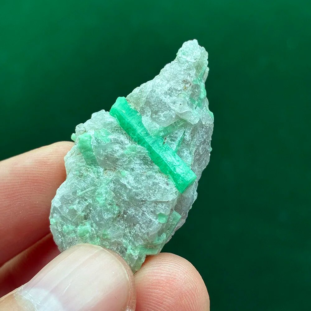 Зеленый изумруд A1-4D B