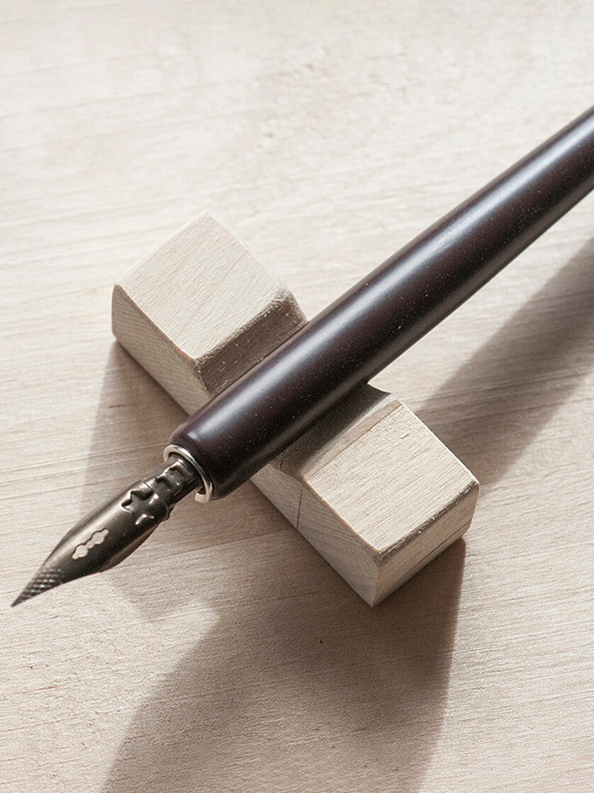 Подставка под перо/кисть/палочки клён